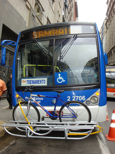 Soluções para bikes em trens, metrôs, ônibus e VLTs Soluções para bikes em trens, metrôs, ônibus e VLTs